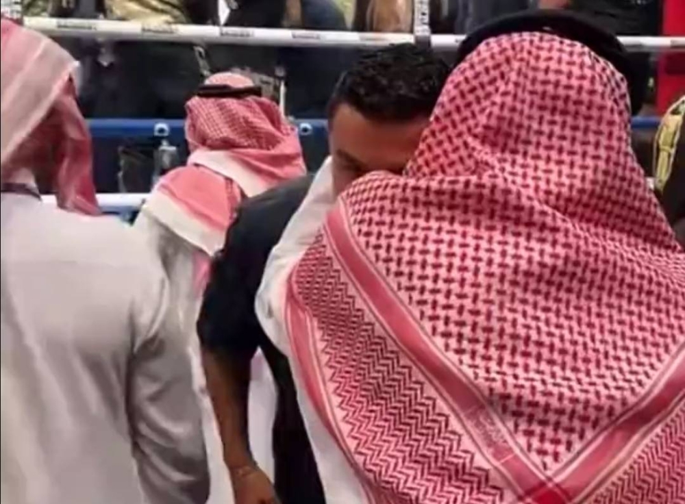 شاهد الحديث الجانبي بين رئيس الهلال بن نافل وكريستيانو رونالدو يثير